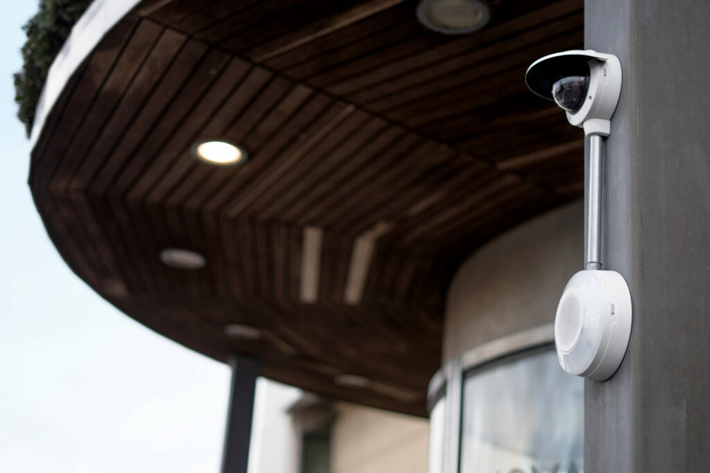 Axis Communications launcht AXIS D4200-VE Network Strobe Speaker | CPM ...