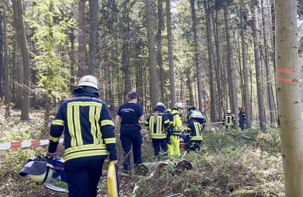 Feuerwehr und THW | CPM Security Network - News: Krisenprävention und Katastrophenschutz