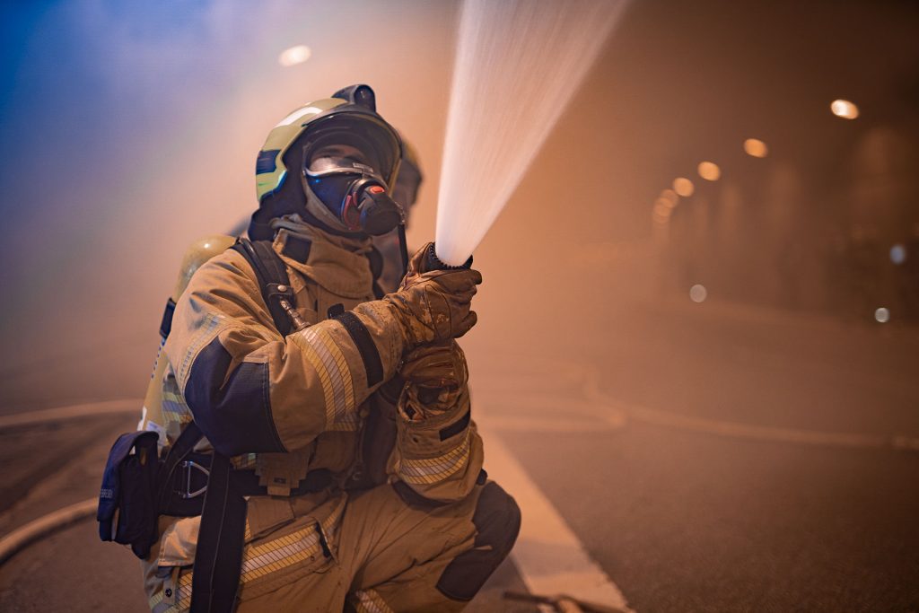 Feuerwehr und THW | CPM Security Network - News: Krisenprävention und Katastrophenschutz